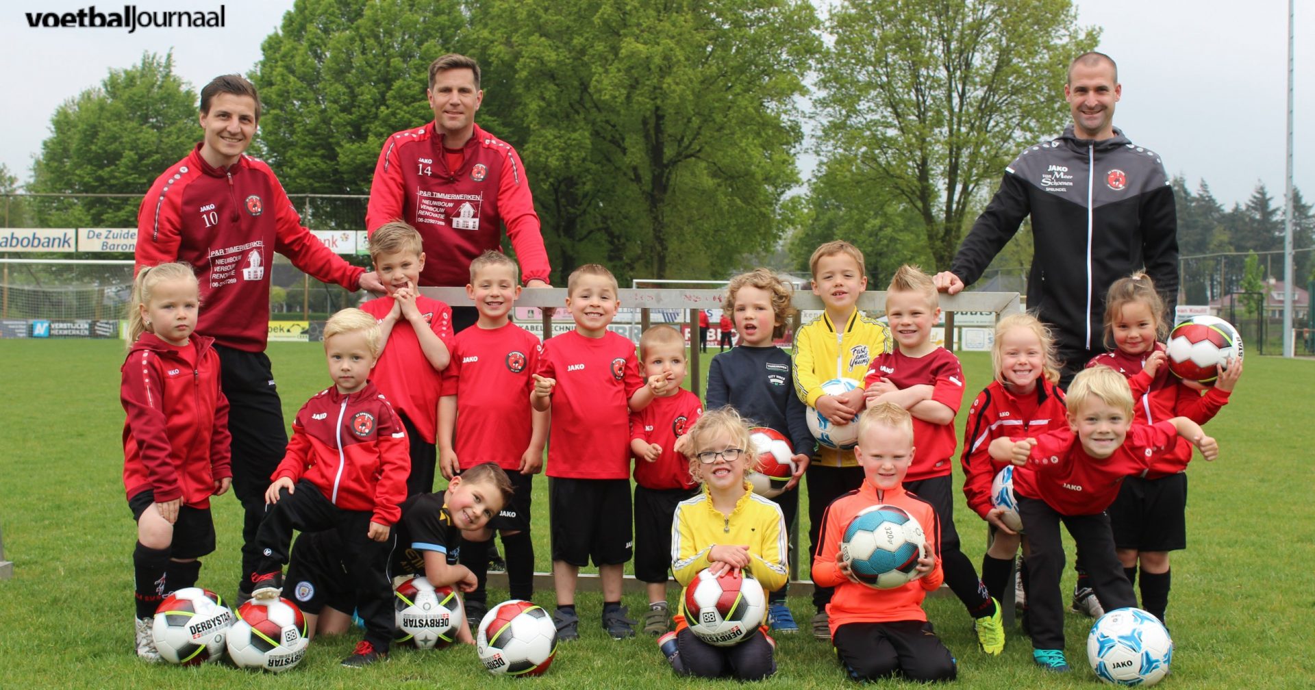 John van Hal is bij SV Sprundel alvast bezig met kleinste jeugd ...