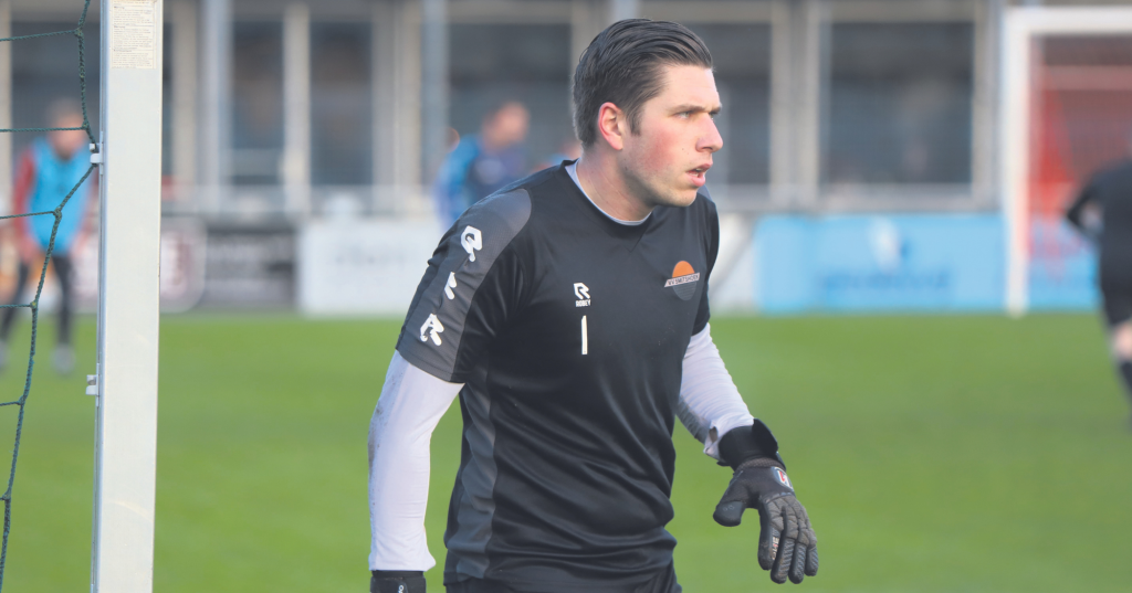 Michael Fabrie van vv Smitshoek gaat er altijd voor - VoetbalJournaal